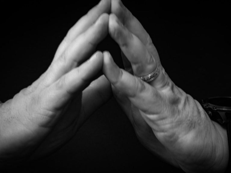 7 Hand Gesture Body Language Tips to Influence Communication ...